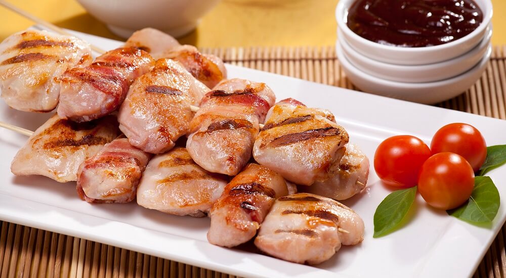Chuzos de pollo de contramuslos